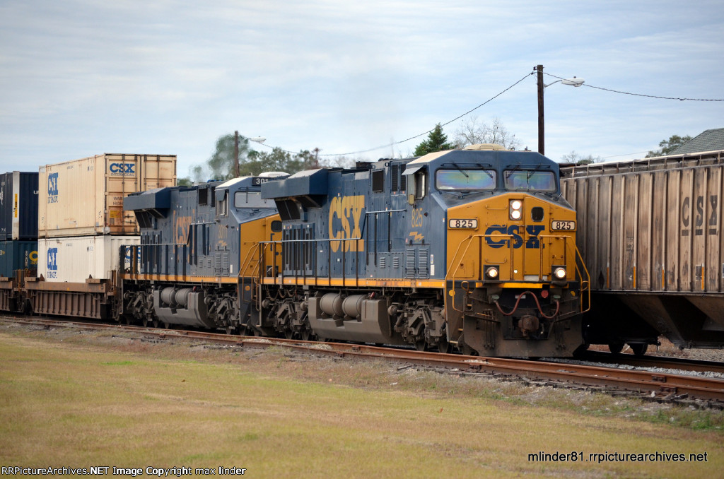 CSX 825
